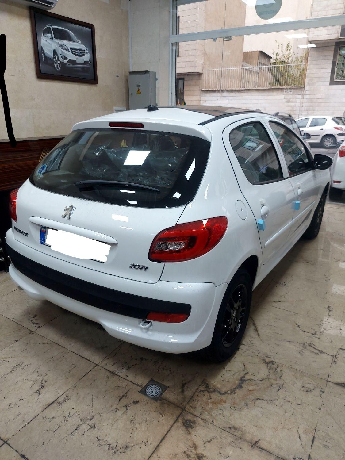 پژو 207i پانوراما اتوماتیک صفرارتقا یافته سفید1404 در تهران - ۱۸ تیر ۱۴۰۴